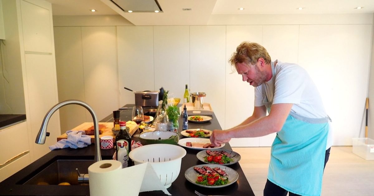 'Komen Eten bij Nonkels' start met Rik Verheye achter het fornuis | TAGMAG