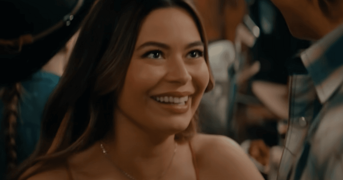Nieuwe romcom met Miranda Cosgrove nu te zien bij Netflix | TAGMAG